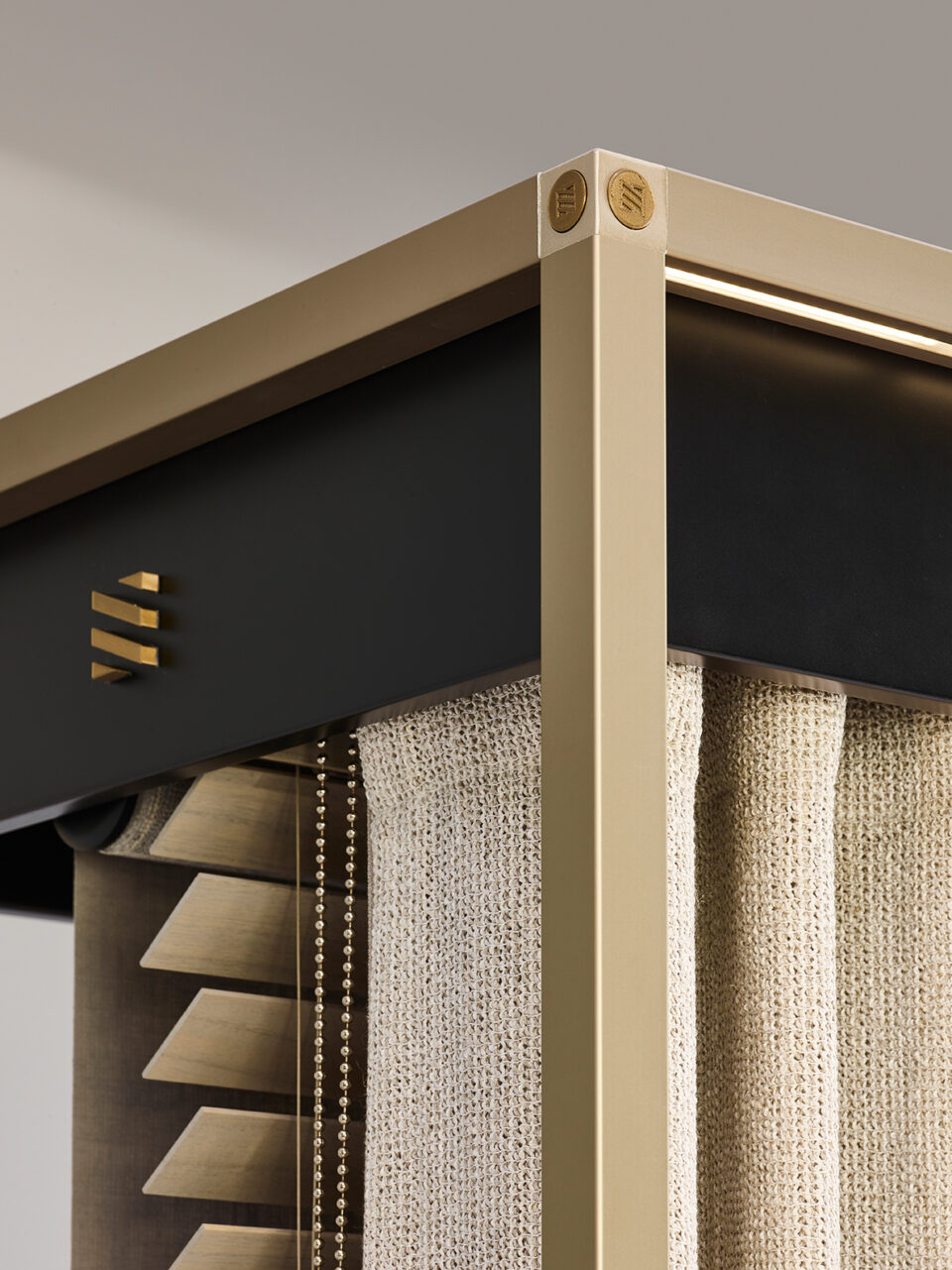 Inside Blinds | Porcelain product display